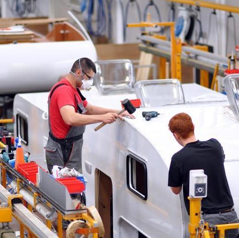 Temporary workers from Europe for production companies